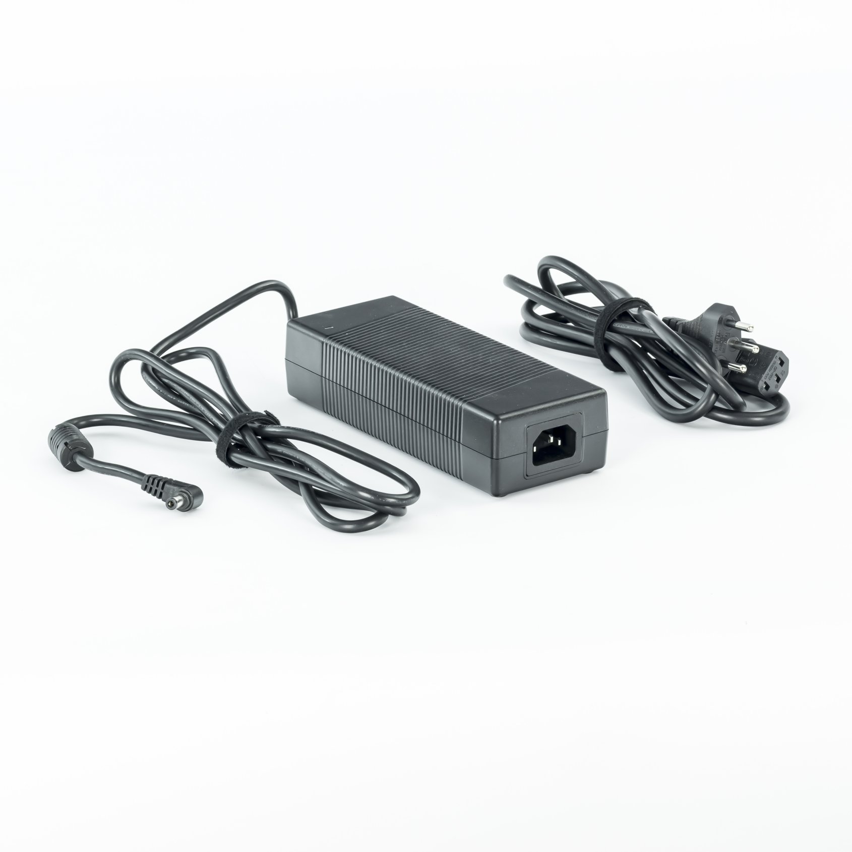 TPH700 Multiple compartment charger with Swisspoint mains plug | RUAG