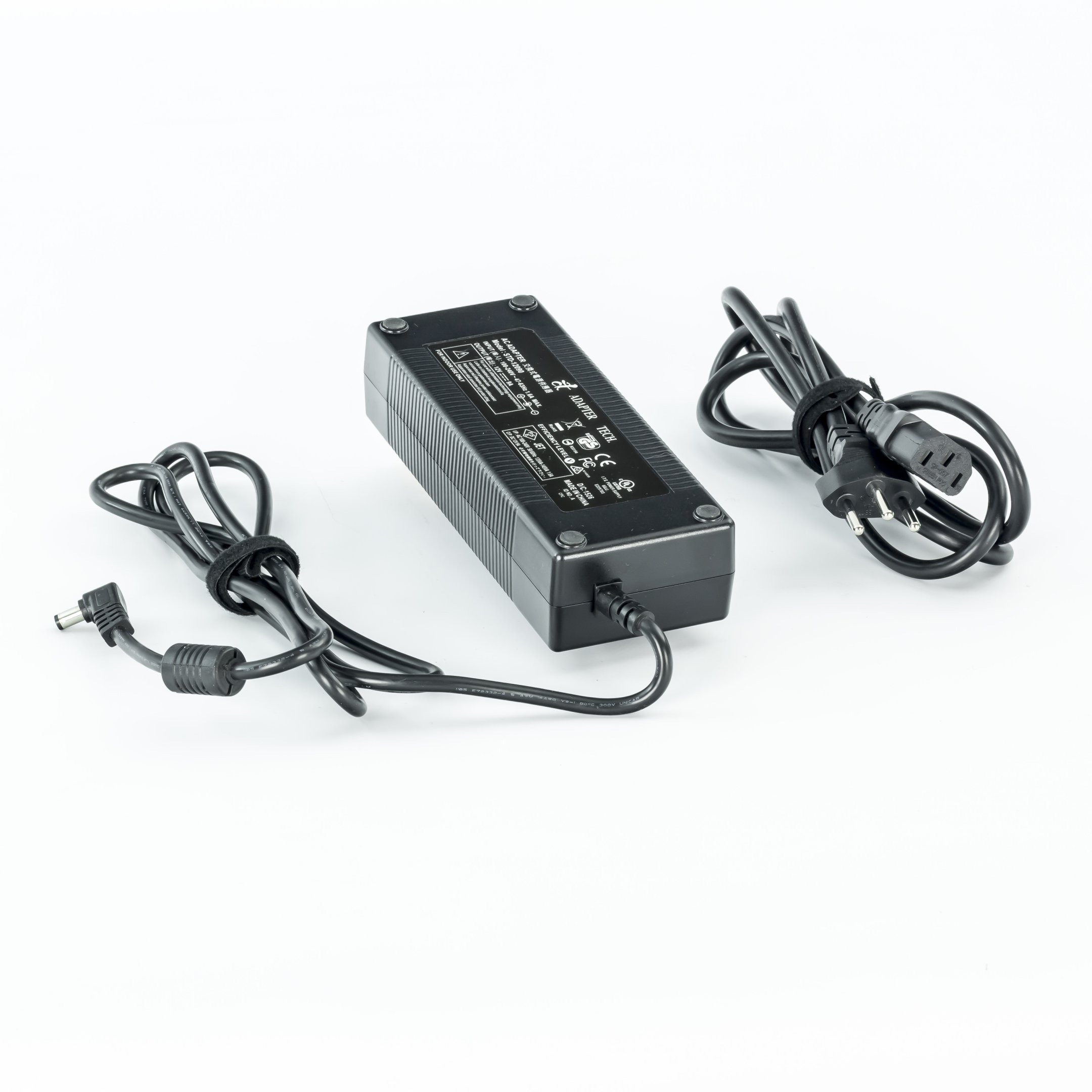 TPH700 Multiple compartment charger with Swisspoint mains plug | RUAG